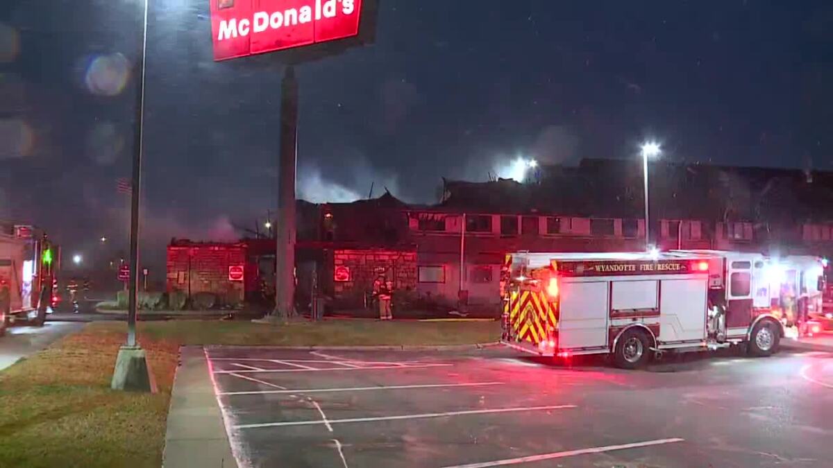 MICHIGAN FIREFIGHTER INJURED AT MOTEL FIRE | Firefighter Close Calls ...