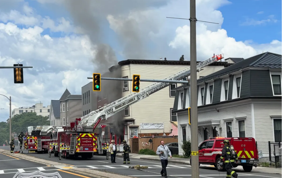 FIREFIGHTER INJURED IN TWO-ALARM BUSINESS FIRE - MASSACHUSETTS ...